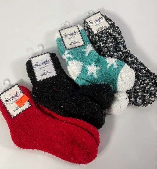 4 pairs of fuzzy socks. - Hash Auctions