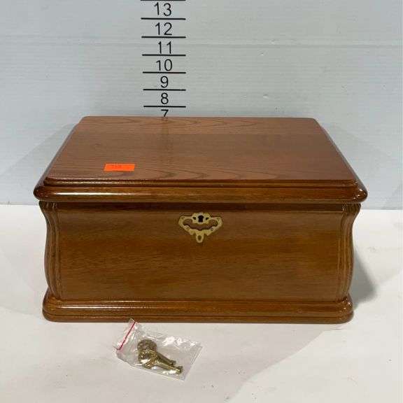 Jewelry box with two keys. - Hash Auctions