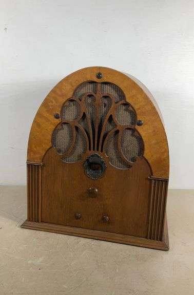Philco model 20 tube radio, 16x10x17.5” - Hash Auctions
