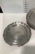 8 Wilton pewter plates. - Hash Auctions