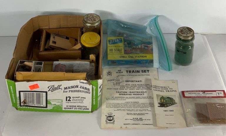 Small box of miscellaneous train items. Includes grass, price guide ...