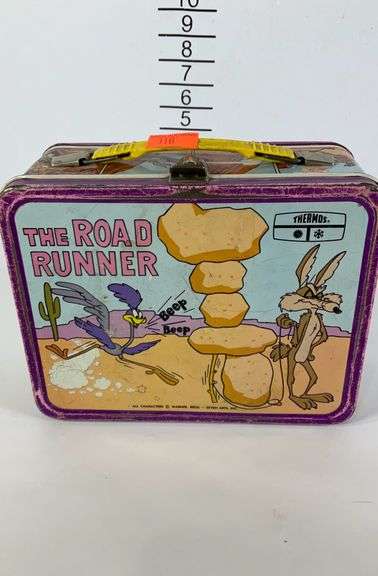 The Road Runner metal lunchbox. - Hash Auctions
