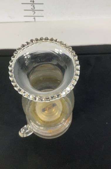 Clear glass oil lamp. - Hash Auctions