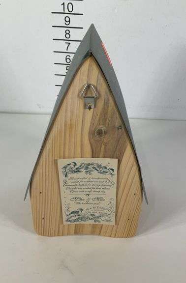 Bed & Breakfast birdhouse. - Hash Auctions