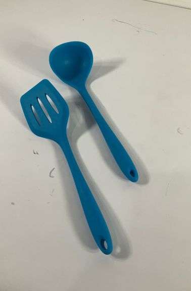 Blue silicone kitchen utensils - Hash Auctions