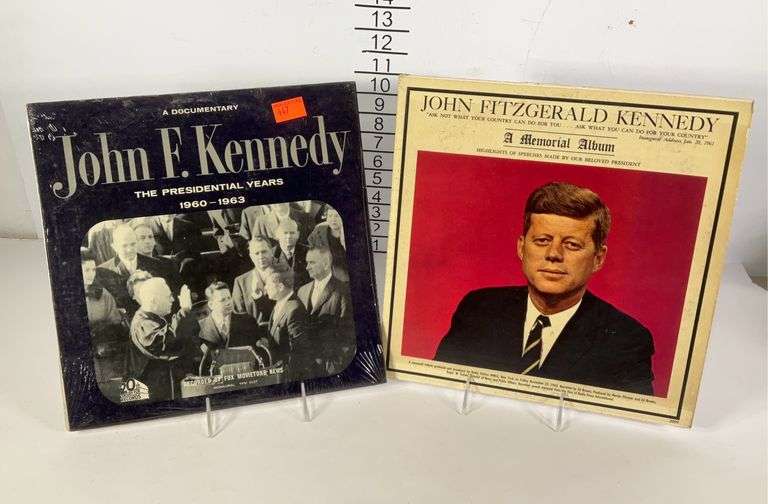 2 John F Kennedy vinyl records. Documentary and Memorial. - Hash Auctions