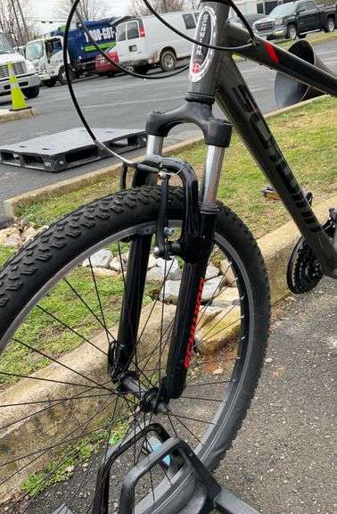 Schwinn bike, 6061 aluminum frame, 21speed gearshift, 27.5 x2.20/54-584 ...