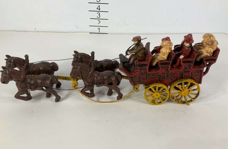 Cast iron toy. Carriage, 4 horses, driver and 6 passengers. - Hash Auctions