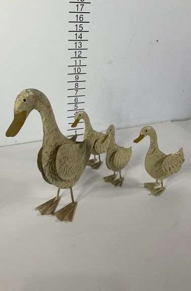 Tin / metal duck decor. - Hash Auctions
