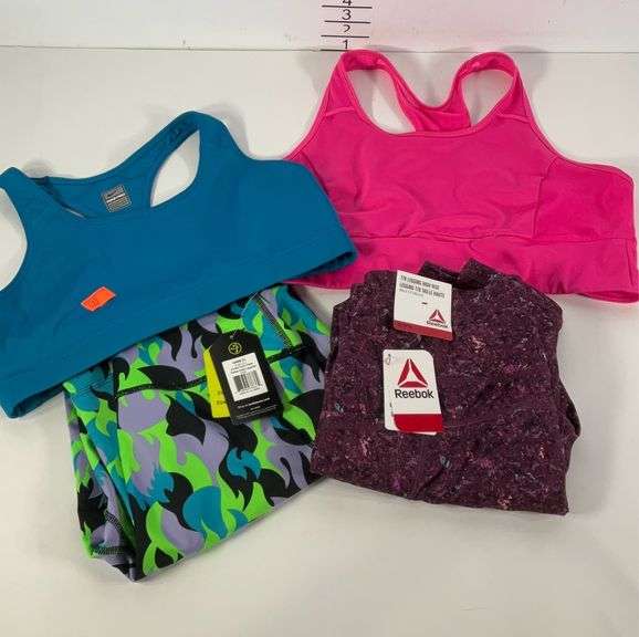 Women’s workout gear. The pants have tags attached. Size M-L - Hash ...