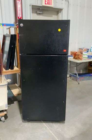 GE Refrigerator Black color, Working order, left hand door swing but Hp ...