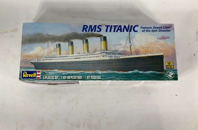 Revell RMS Titanic plastic kit. When built 18.5in long - Hash Auctions