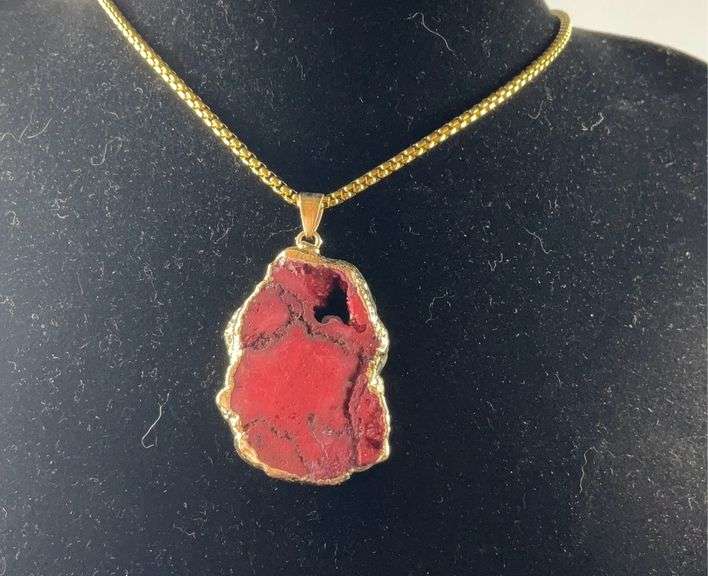 Red-violet .irregular shape natural rock crystal stone 19.5in goldtone ...