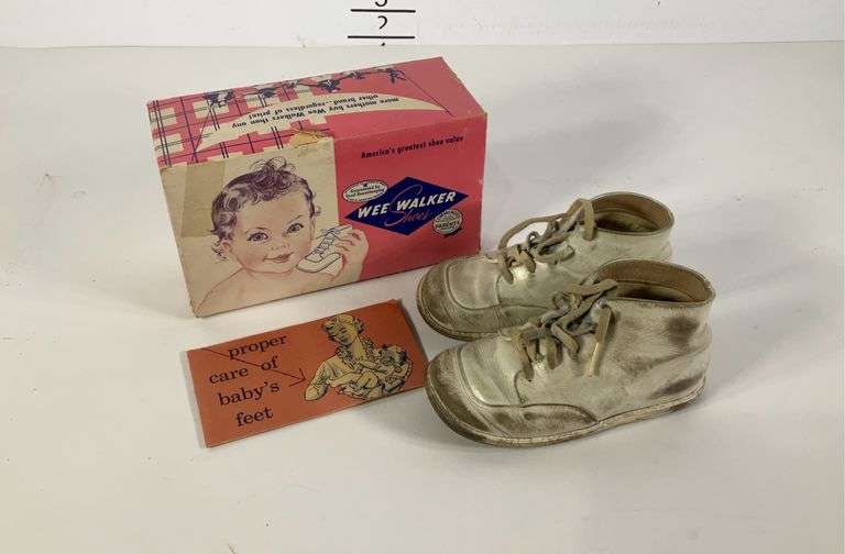 Vintage Wee Walker baby shoes. - Hash Auctions