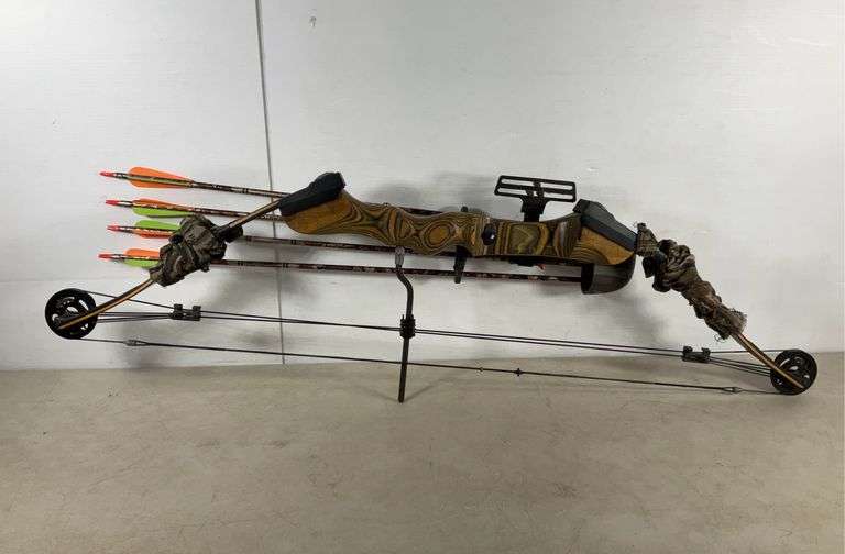 Browning Vortex X VXL9A compound bow with mounted quiver and 4 arrows without tips - Hash Auctions