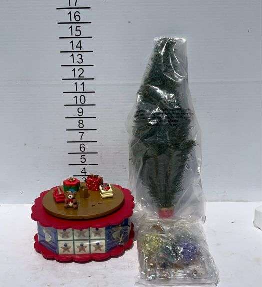 Holiday decor, wind up musical Christmas tree with accessories tested ...