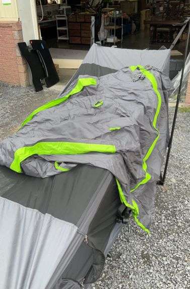 Ozark trail 1 person instant tent cot. Size in photos - Hash Auctions