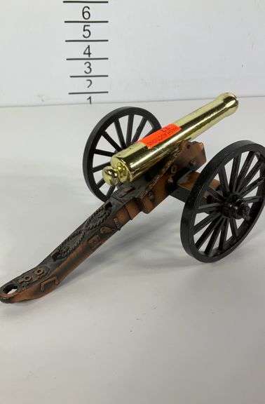 Miniature Civil War cannon. - Hash Auctions
