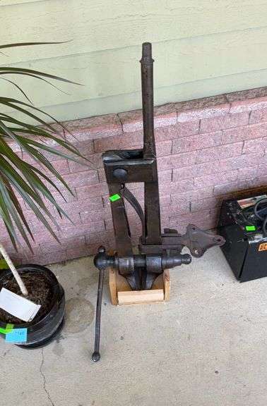 Large post vice 3’5”tall - Hash Auctions