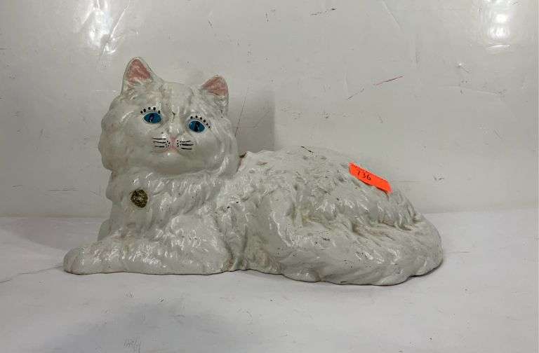 Cast cat statue 6in tall 10in Long - Hash Auctions