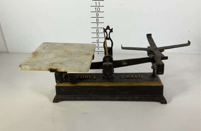 Antique cast iron 2 kilo Force scale with marble top. - Hash Auctions