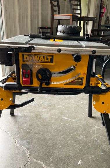 DeWalt 15amp corded table saw on stand, works as should, missing nuts ...