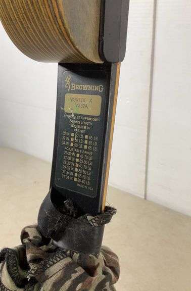 Browning Vortex X VXL9A compound bow with mounted quiver and 4 arrows ...