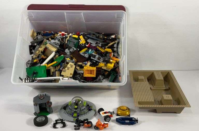 Tote with Lego parts and pieces, with lid - Hash Auctions