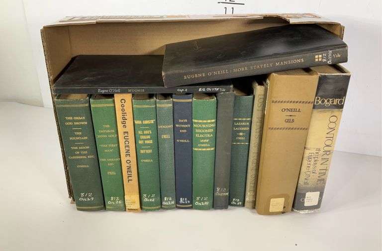 14 hardcover books by or about Eugene O’Neil. - Hash Auctions