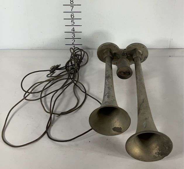 Vintage Hadley Co. air horns. - Hash Auctions