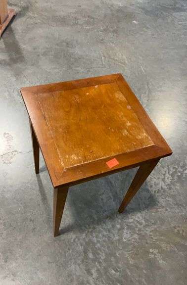 Small accent table 15”x15”x20” - Hash Auctions