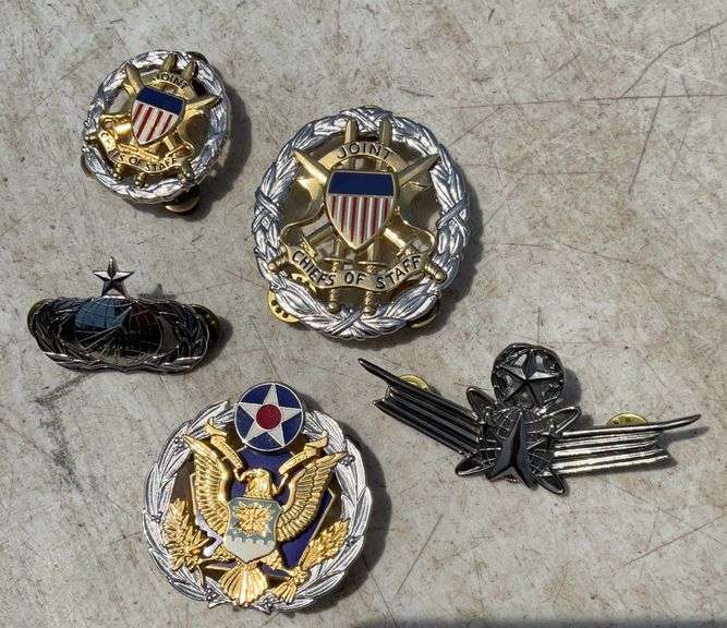 Uniform hat pins. Joint Chiefs of State and Airlines - Hash Auctions