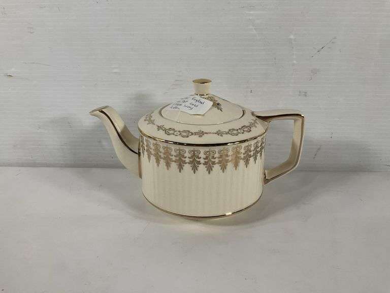 Sadler English teapot with gold filigree ivory pattern - Hash Auctions