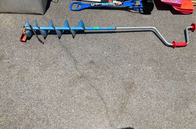 Hand operated ice auger, 6”dia x 42”L - Hash Auctions