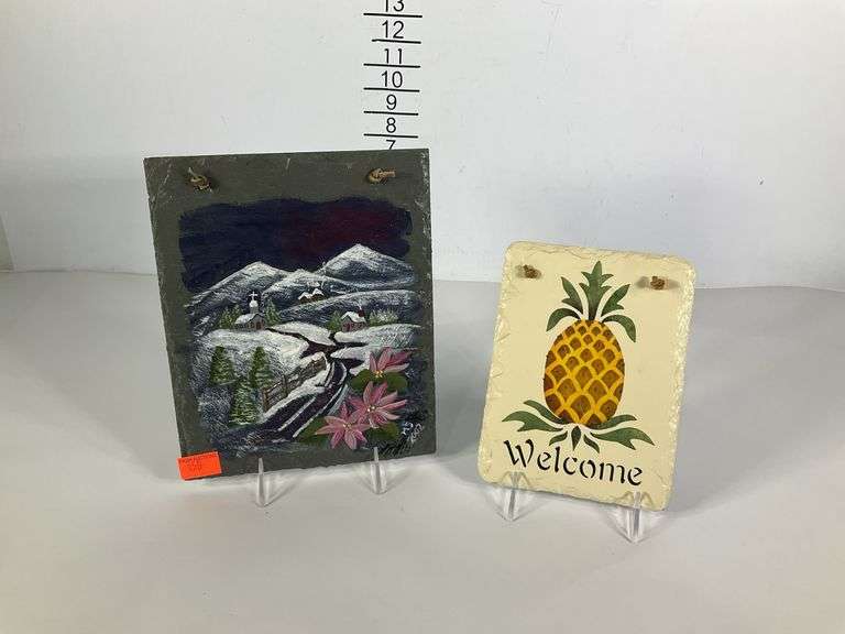 Two slate hanging wall decor items. Hand painted. - Hash Auctions