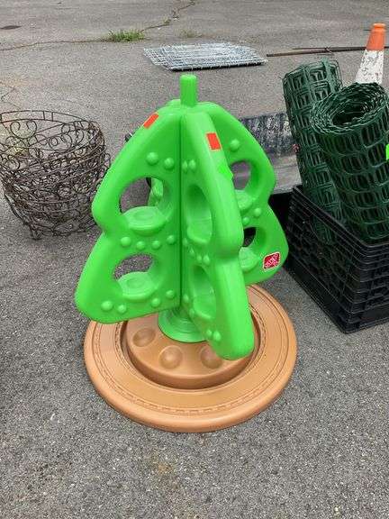 Step 2 kid Christmas tree - Hash Auctions