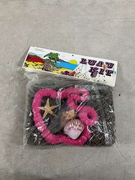 Luau kit, fishnet, lei, and a few seashells - Hash Auctions