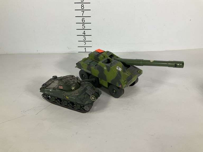 1984 Hasbro slugger tank toy and battery operated classy peg tank ...