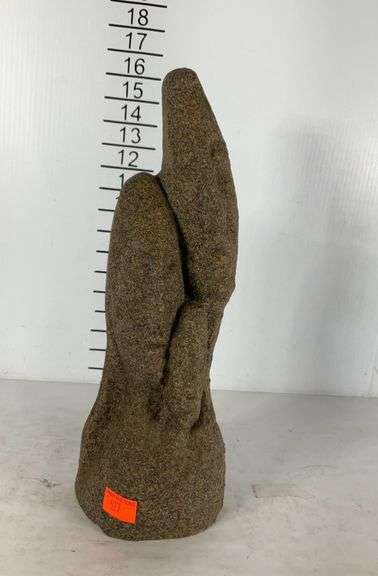 Three head statue. - Hash Auctions