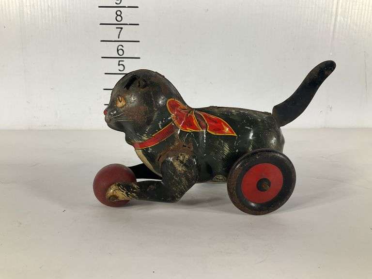 Mar Toys tin cat with rolling ball toy, condition as shown. - Hash Auctions