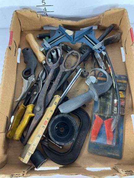 Flat of miscellaneous tools. - Hash Auctions