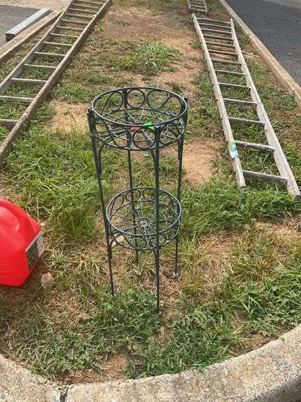 Two tier wire plant stand - Hash Auctions