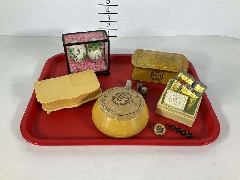 Group of various items. Murano glass paperweight, vintage brooches ...