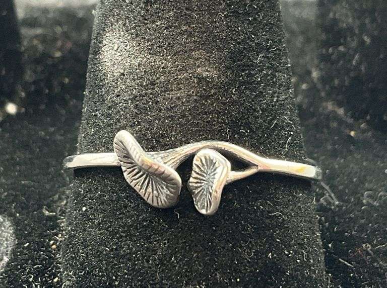 Sterling silver mushroom ring size 10 - Hash Auctions