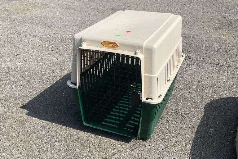 Poly pet kennel, 26”L x16”W x 20”H - Hash Auctions