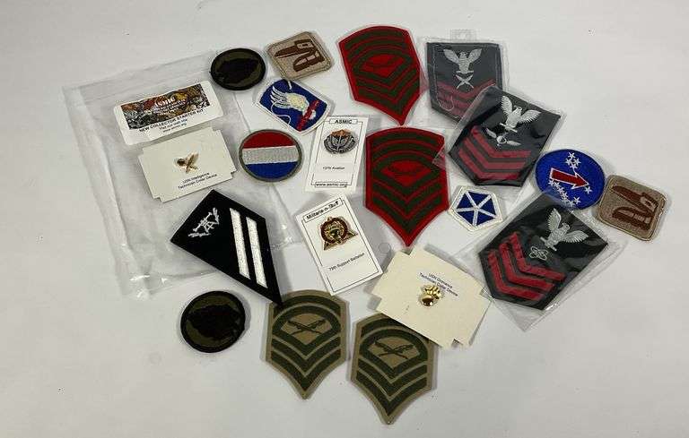 New collectors starter kit of military insignia. - Hash Auctions