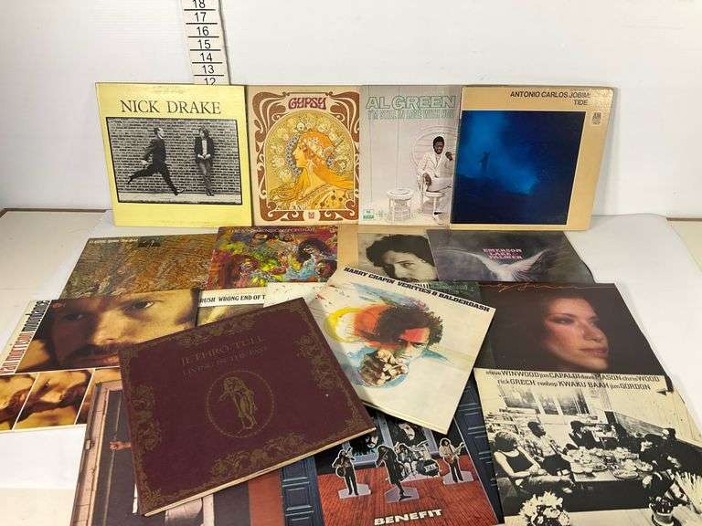 33 RPM record albums. 1970’s rock and folk and soul. Al Green, Carly ...