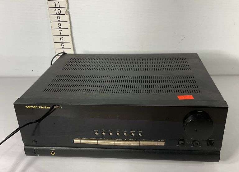 Harmon/ Kardon HK 3370 Stereo Receiver. Powers on - Hash Auctions