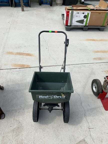 Red Devil seed spreader - Hash Auctions
