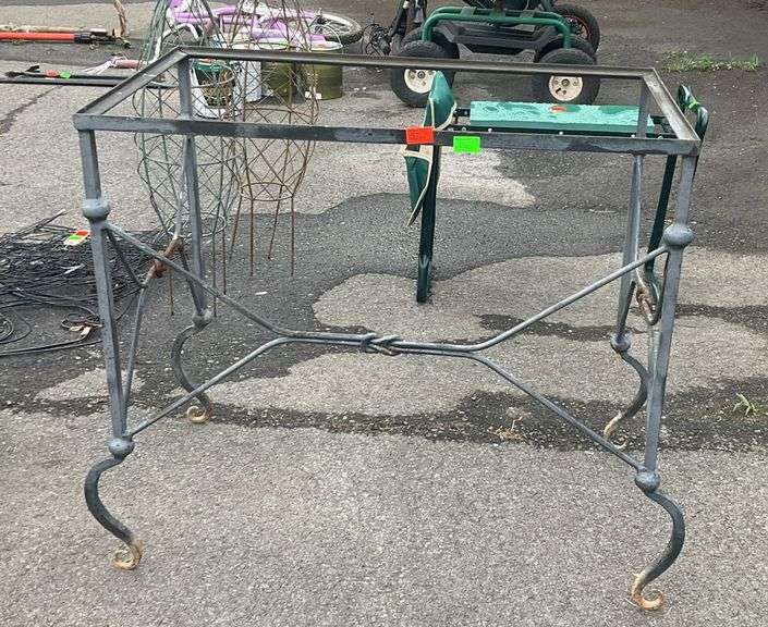 Metal patio frame, 30”L x17”W - Hash Auctions